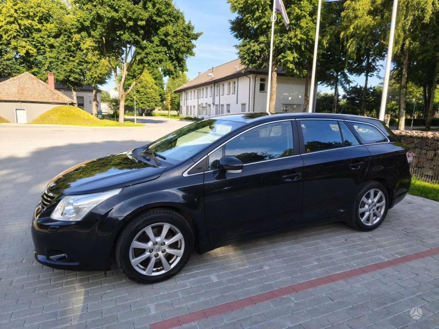 Black Toyota Avensis 2012 in Kretinga, with an engine capacity of 2.23 L and mileage of 274 thousand km for 3950 €, photo 7 on AUTOMOTO.COM.LV