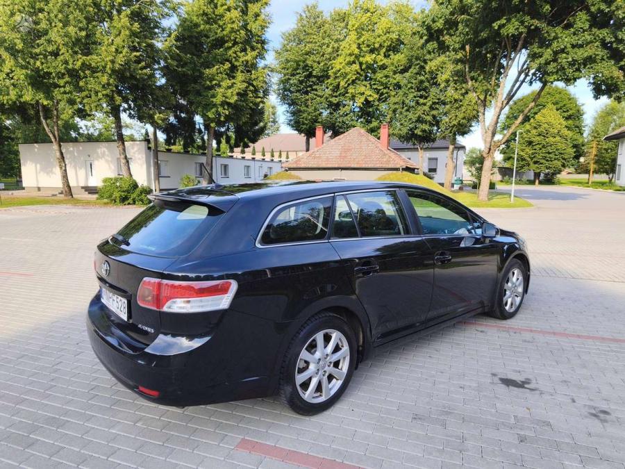 Black Toyota Avensis 2012 in Kretinga, with an engine capacity of 2.23 L and mileage of 274 thousand km for 3950 €, photo 10 on AUTOMOTO.COM.LV