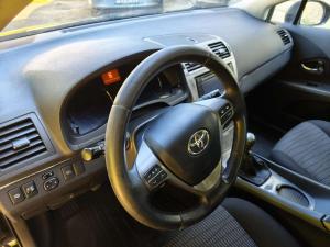 Black Toyota Avensis 2012 in Kretinga, with an engine capacity of 2.23 L and mileage of 274 thousand km for 3950 €, photo 18 on AUTOMOTO.COM.LV