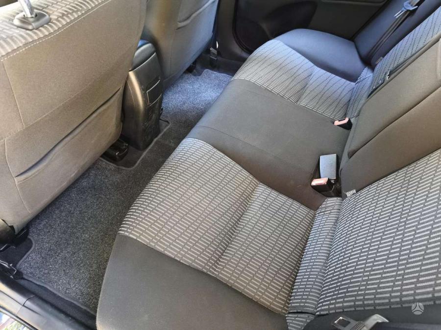 Black Toyota Avensis 2012 in Kretinga, with an engine capacity of 2.23 L and mileage of 274 thousand km for 3950 €, photo 20 on AUTOMOTO.COM.LV