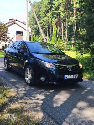 Melns Toyota Avensis 2012 Viļņa, ar dzinēja tilpumu 2.00 L un nobraukumu 284 tūkst. km par 4900 €, foto  vietnē AUTOMOTO.COM.LV