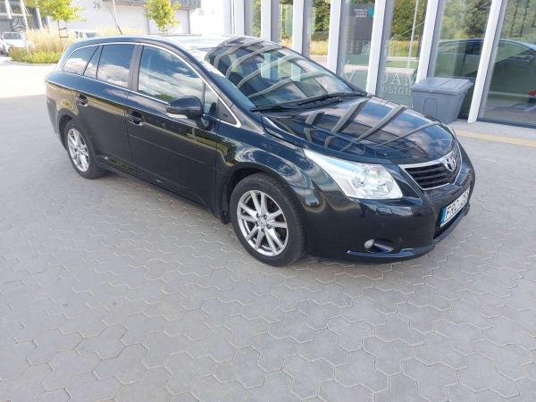 Black Toyota Avensis 2012 in Vilnius, with an engine capacity of 1.99 L and mileage of 297 thousand km for 4450 €, photo 2 on AUTOMOTO.COM.LV