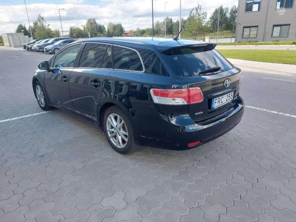 Black Toyota Avensis 2012 in Vilnius, with an engine capacity of 1.99 L and mileage of 297 thousand km for 4450 €, photo 5 on AUTOMOTO.COM.LV