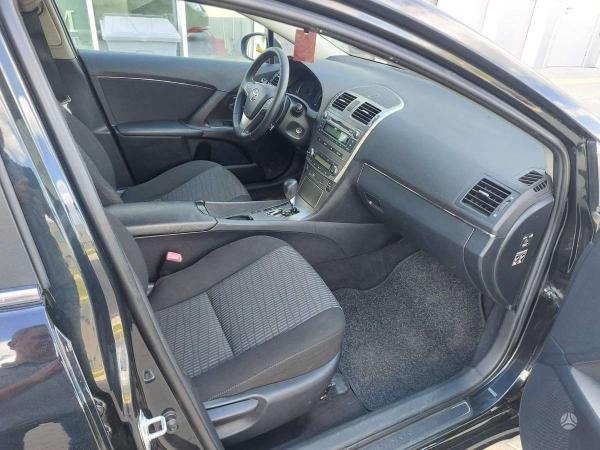 Black Toyota Avensis 2012 in Vilnius, with an engine capacity of 1.99 L and mileage of 297 thousand km for 4450 €, photo 8 on AUTOMOTO.COM.LV