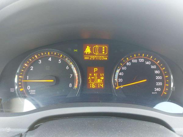 Black Toyota Avensis 2012 in Vilnius, with an engine capacity of 1.99 L and mileage of 297 thousand km for 4450 €, photo 10 on AUTOMOTO.COM.LV