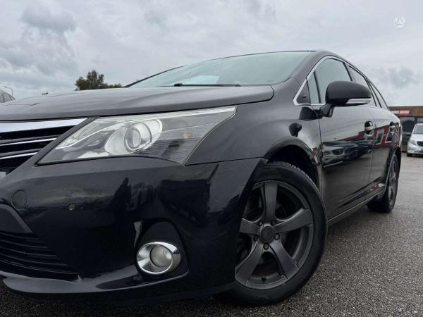 Black Toyota Avensis 2012 in Vilnius, with an engine capacity of 2.20 L and mileage of 351 thousand km for 3790 €, photo 5 on AUTOMOTO.COM.LV