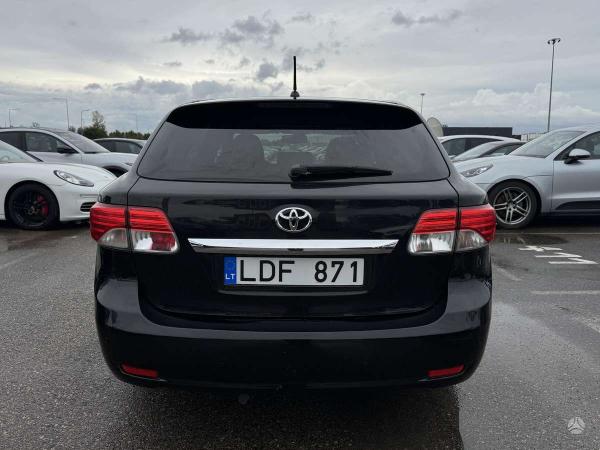Black Toyota Avensis 2012 in Vilnius, with an engine capacity of 2.20 L and mileage of 351 thousand km for 3790 €, photo 9 on AUTOMOTO.COM.LV
