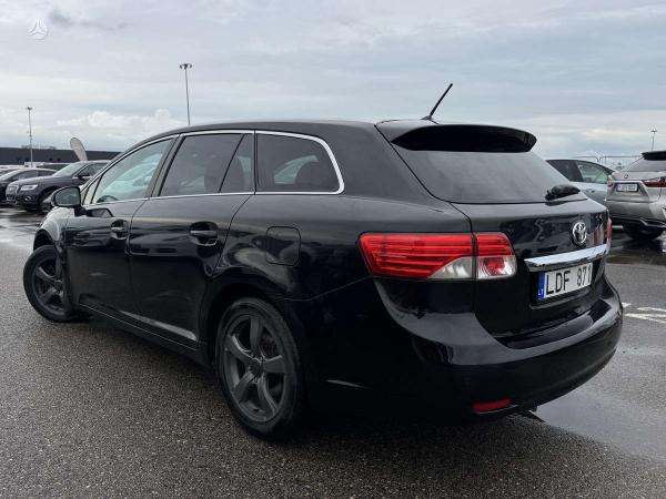Black Toyota Avensis 2012 in Vilnius, with an engine capacity of 2.20 L and mileage of 351 thousand km for 3790 €, photo 10 on AUTOMOTO.COM.LV