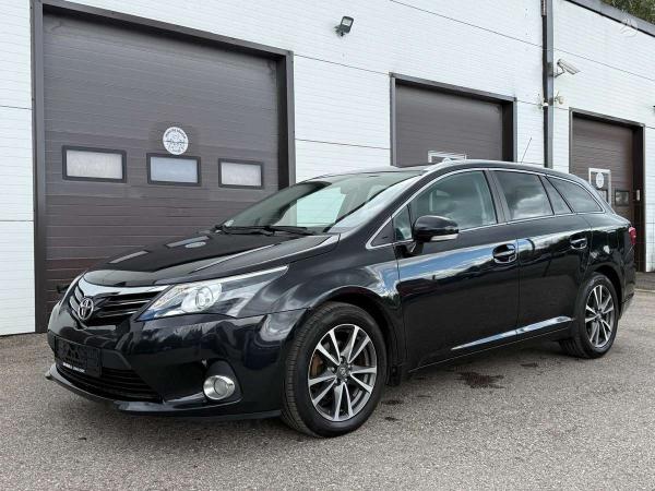 Black Toyota Avensis 2012 in Utena, with an engine capacity of 2.00 L and mileage of 197 thousand km for 5950 €, photo 3 on AUTOMOTO.COM.LV