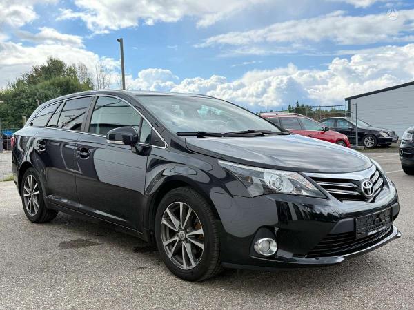 Black Toyota Avensis 2012 in Utena, with an engine capacity of 2.00 L and mileage of 197 thousand km for 5950 €, photo 4 on AUTOMOTO.COM.LV