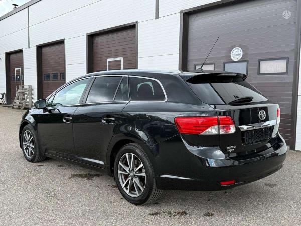 Black Toyota Avensis 2012 in Utena, with an engine capacity of 2.00 L and mileage of 197 thousand km for 5950 €, photo 5 on AUTOMOTO.COM.LV