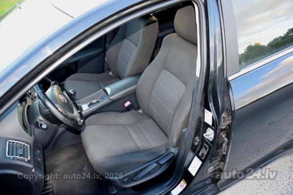 Black Toyota Avensis 2012 in Viljandi, with an engine capacity of 2.00 L and mileage of 267 thousand km for 4990 €, photo 8 on AUTOMOTO.COM.LV