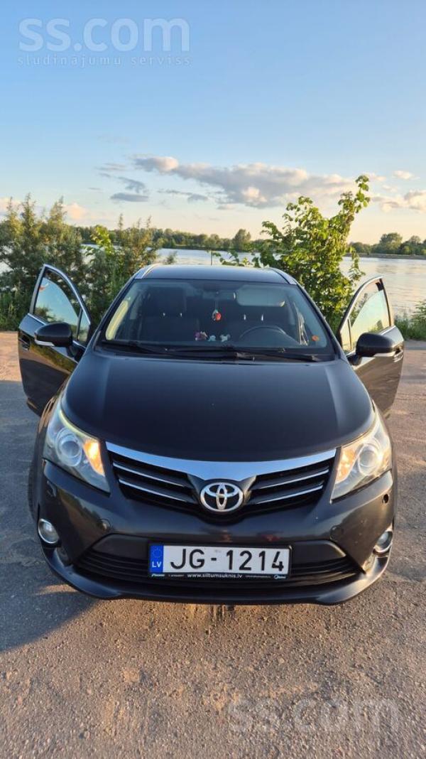 Melns Toyota Avensis 2013 Rīga, ar dzinēja tilpumu 1.80 L un nobraukumu 241 tūkst. km par 6295 €, foto 1 vietnē AUTOMOTO.COM.LV