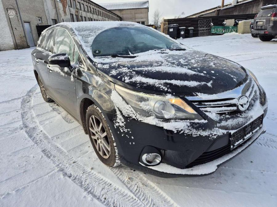 Black Toyota Avensis 2013 in Taurage, with an engine capacity of 1.80 L and mileage of 336 thousand km for 3500 €, photo 1 on AUTOMOTO.COM.LV