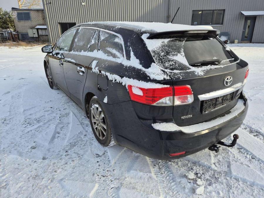 Black Toyota Avensis 2013 in Taurage, with an engine capacity of 1.80 L and mileage of 336 thousand km for 3500 €, photo 4 on AUTOMOTO.COM.LV
