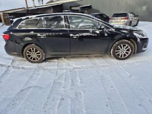 Black Toyota Avensis 2013 in Taurage, with an engine capacity of 1.80 L and mileage of 336 thousand km for 3500 €, photo 8 on AUTOMOTO.COM.LV