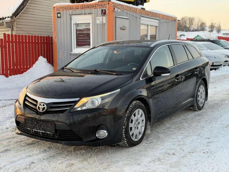 Black Toyota Avensis 2013 in Vilnius, with an engine capacity of 2.00 L and mileage of 304 thousand km for 4600 €, photo 1 on AUTOMOTO.COM.LV