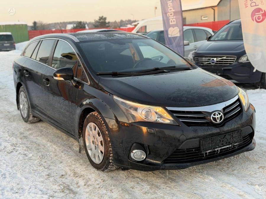 Black Toyota Avensis 2013 in Vilnius, with an engine capacity of 2.00 L and mileage of 304 thousand km for 4600 €, photo 3 on AUTOMOTO.COM.LV