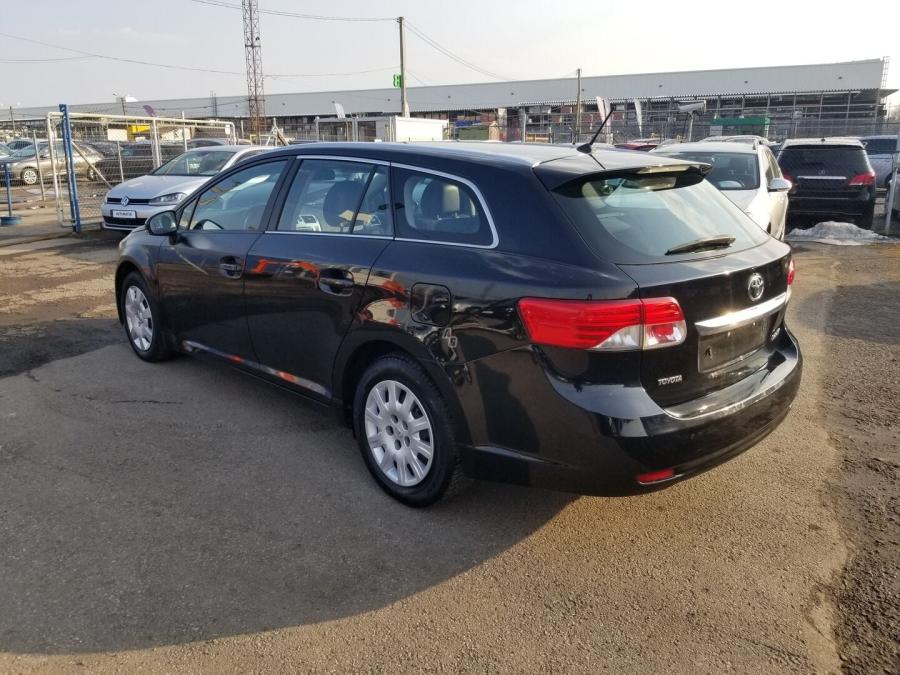 Black Toyota Avensis 2013 in Kaunas, with an engine capacity of 1.80 L and mileage of 90 thousand km for 5555 €, photo 4 on AUTOMOTO.COM.LV