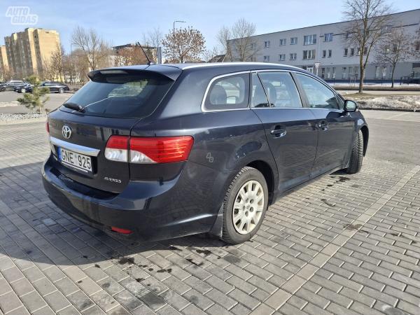 Black Toyota Avensis 2013 in Kaunas, with an engine capacity of 1.80 L and mileage of 305 thousand km for 4900 €, photo 3 on AUTOMOTO.COM.LV