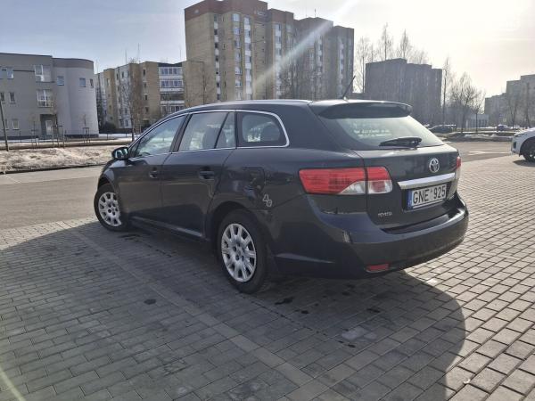 Black Toyota Avensis 2013 in Kaunas, with an engine capacity of 1.80 L and mileage of 305 thousand km for 4900 €, photo 4 on AUTOMOTO.COM.LV