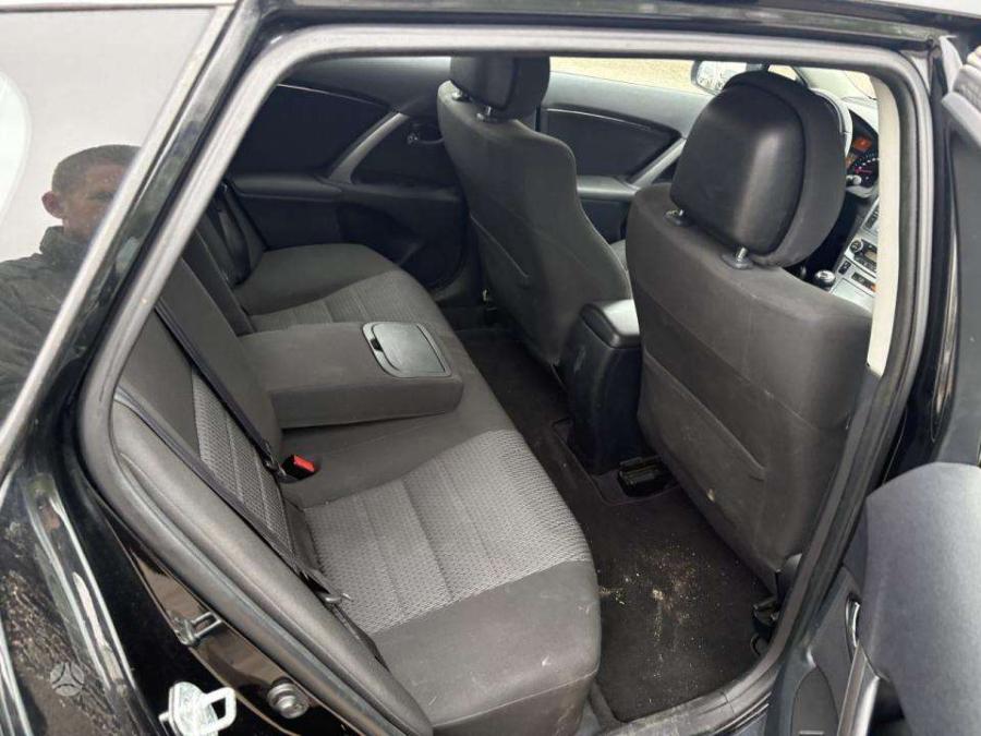 Melns Toyota Avensis 2013 Radviliškis, ar dzinēja tilpumu 2.00 L un nobraukumu 299 tūkst. km par 3950 €, foto 13 vietnē AUTOMOTO.COM.LV