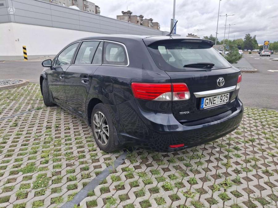 Черный Тойота Авенсис 2013 в Каунас, объемом двигателя 1.80 л и пробегом 306 тыс. км за 4800 €, фото 4 на AUTOMOTO.COM.LV