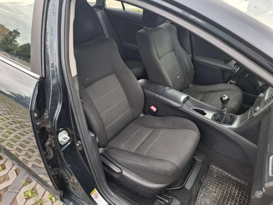 Черный Тойота Авенсис 2013 в Каунас, объемом двигателя 1.80 л и пробегом 306 тыс. км за 4800 €, фото 8 на AUTOMOTO.COM.LV