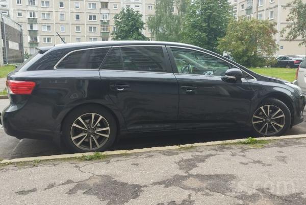 Black Toyota Avensis 2013 in Riga, with an engine capacity of 2.00 L and mileage of 255 thousand km for 6200 €, photo 4 on AUTOMOTO.COM.LV