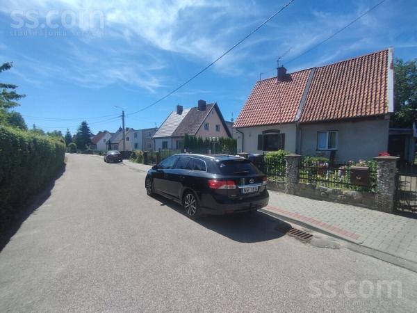 Black Toyota Avensis 2013 in Riga, with an engine capacity of 2.00 L and mileage of 255 thousand km for 6200 €, photo 7 on AUTOMOTO.COM.LV