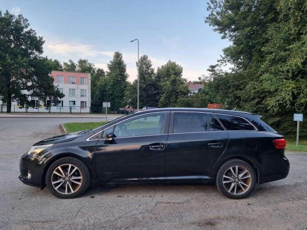 Black Toyota Avensis 2013 in Panevezys, with an engine capacity of 2.00 L and mileage of 314 thousand km for 4700 €, photo 2 on AUTOMOTO.COM.LV