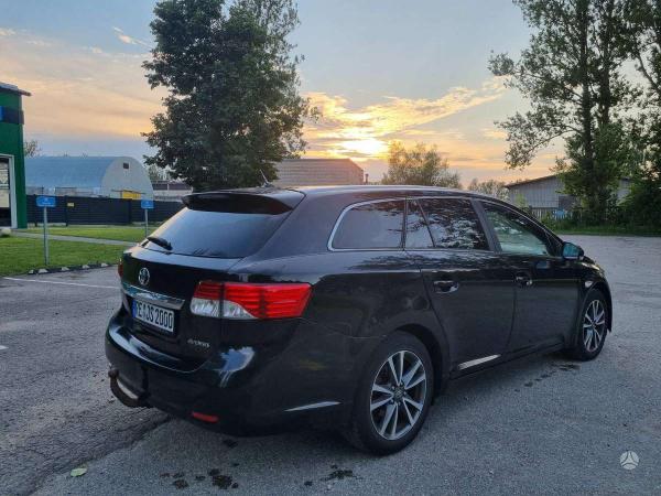 Black Toyota Avensis 2013 in Panevezys, with an engine capacity of 2.00 L and mileage of 314 thousand km for 4700 €, photo 5 on AUTOMOTO.COM.LV