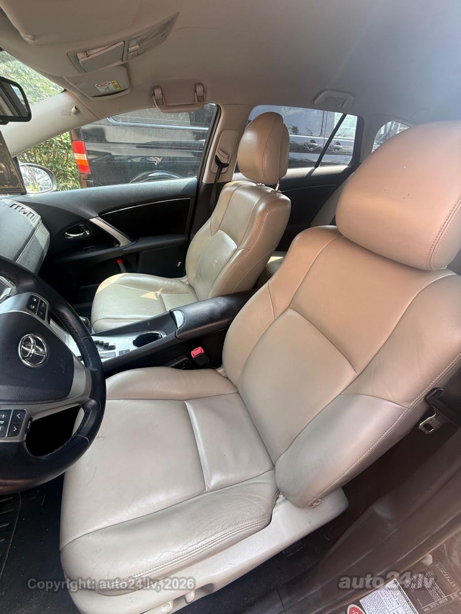 Black Toyota Avensis 2013 in Tallinn, with an engine capacity of 1.80 L and mileage of 166 thousand km for 9500 €, photo 3 on AUTOMOTO.COM.LV