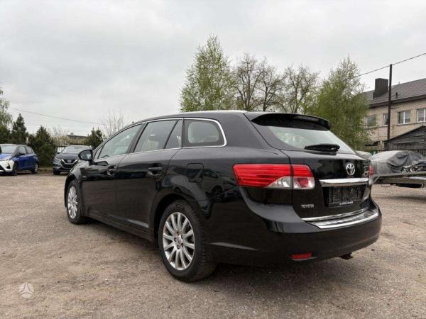 Melns Toyota Avensis 2013 Radviliškis, ar dzinēja tilpumu 2.00 L un nobraukumu 299 tūkst. km par 3750 €, foto 4 vietnē AUTOMOTO.COM.LV