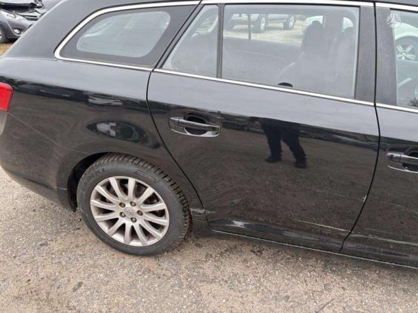 Melns Toyota Avensis 2013 Radviliškis, ar dzinēja tilpumu 2.00 L un nobraukumu 299 tūkst. km par 3750 €, foto 10 vietnē AUTOMOTO.COM.LV
