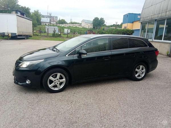 Black Toyota Avensis 2013 in Alytus, with an engine capacity of 2.00 L and mileage of 238 thousand km for 5100 €, photo 2 on AUTOMOTO.COM.LV