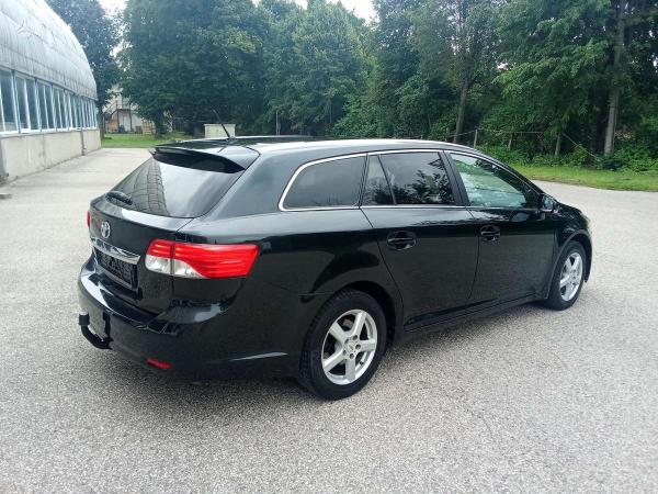 Black Toyota Avensis 2013 in Alytus, with an engine capacity of 2.00 L and mileage of 238 thousand km for 5100 €, photo 3 on AUTOMOTO.COM.LV