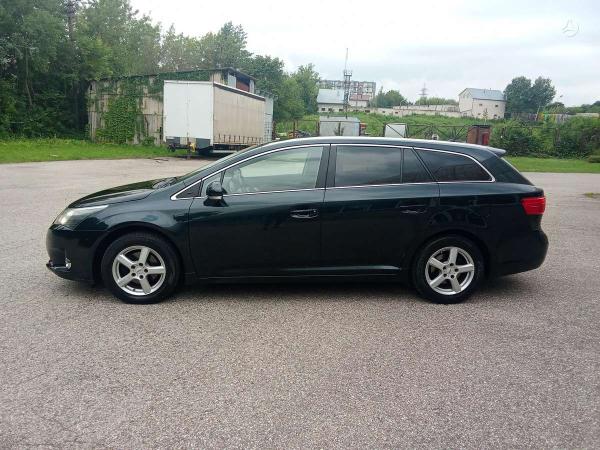 Black Toyota Avensis 2013 in Alytus, with an engine capacity of 2.00 L and mileage of 238 thousand km for 5100 €, photo 7 on AUTOMOTO.COM.LV