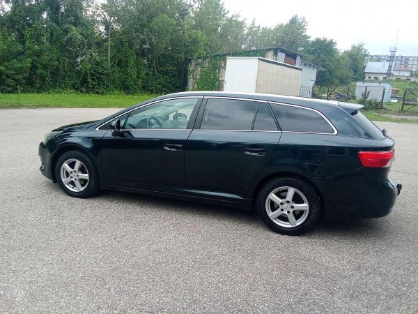 Black Toyota Avensis 2013 in Alytus, with an engine capacity of 2.00 L and mileage of 238 thousand km for 5100 €, photo 8 on AUTOMOTO.COM.LV