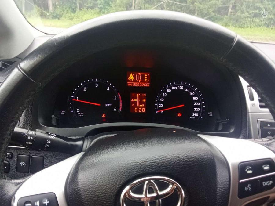 Melns Toyota Avensis 2013 Alīta, ar dzinēja tilpumu 2.00 L un nobraukumu 238 tūkst. km par 5100 €, foto 22 vietnē AUTOMOTO.COM.LV