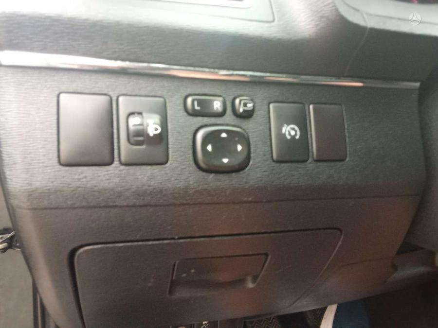 Melns Toyota Avensis 2013 Alīta, ar dzinēja tilpumu 2.00 L un nobraukumu 238 tūkst. km par 5100 €, foto 29 vietnē AUTOMOTO.COM.LV
