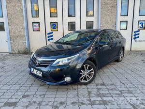 Black Toyota Avensis 2013 in Riga, with an engine capacity of 2.20 L and mileage of 493 thousand km for 1700 €, photo 1 on AUTOMOTO.COM.LV