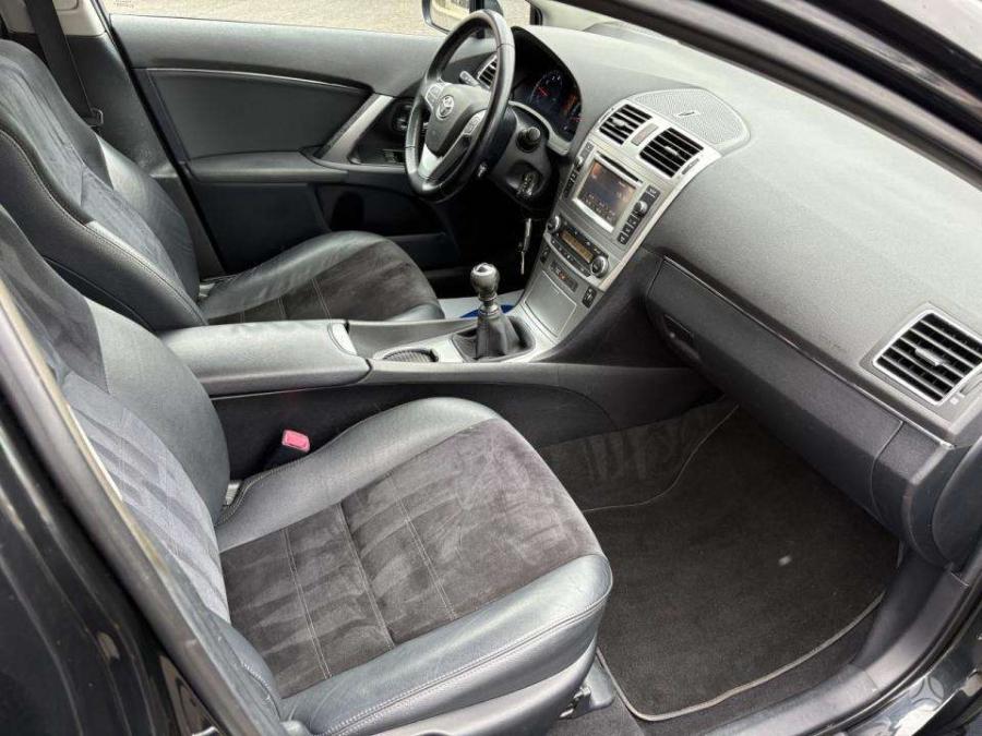 Melns Toyota Avensis 2013 Radviliškis, ar dzinēja tilpumu 1.80 L un nobraukumu 225 tūkst. km par 7250 €, foto 10 vietnē AUTOMOTO.COM.LV