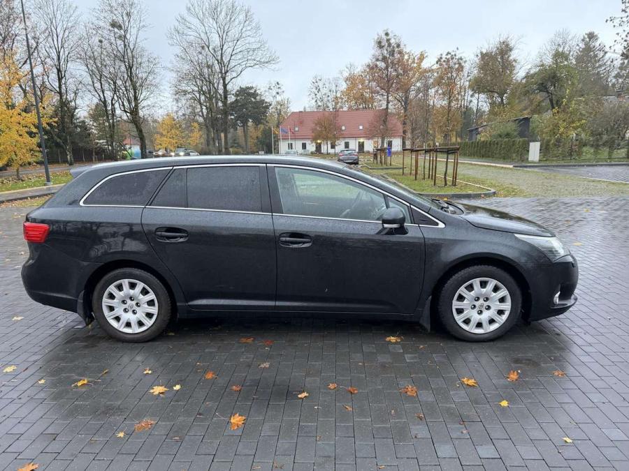 Melns Toyota Avensis 2014 Kauņa, ar dzinēja tilpumu 2.00 L un nobraukumu 295 tūkst. km par 4150 €, foto 3 vietnē AUTOMOTO.COM.LV