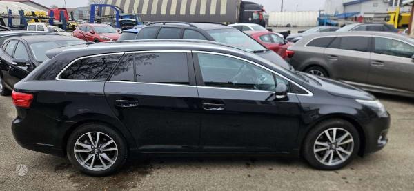 Black Toyota Avensis 2014 in Marijampole, with an engine capacity of 2.23 L and mileage of 324 thousand km for 5200 €, photo 4 on AUTOMOTO.COM.LV