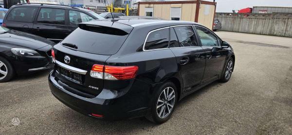 Black Toyota Avensis 2014 in Marijampole, with an engine capacity of 2.23 L and mileage of 324 thousand km for 5200 €, photo 5 on AUTOMOTO.COM.LV