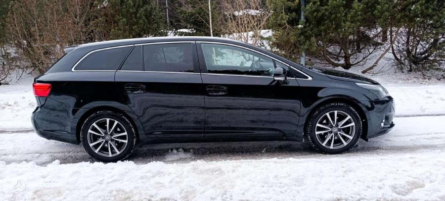 Black Toyota Avensis 2014 in Vilnius, with an engine capacity of 2.00 L and mileage of 212 thousand km for 6100 €, photo 5 on AUTOMOTO.COM.LV