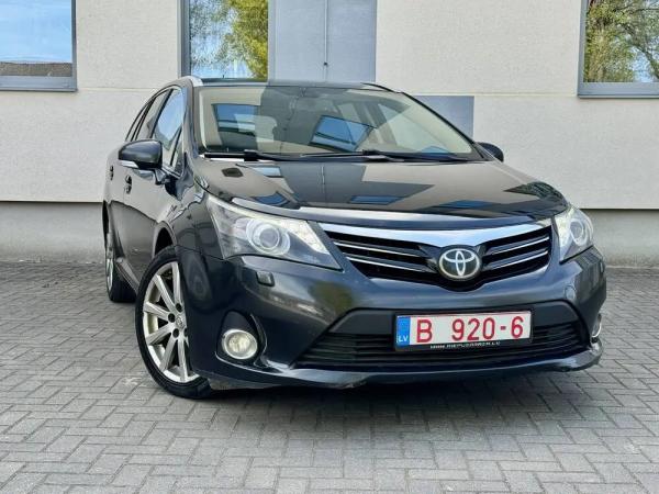 Black Toyota Avensis 2014 in Jelgava, with an engine capacity of 2.20 L and mileage of 290 thousand km for 5500 €, photo 2 on AUTOMOTO.COM.LV