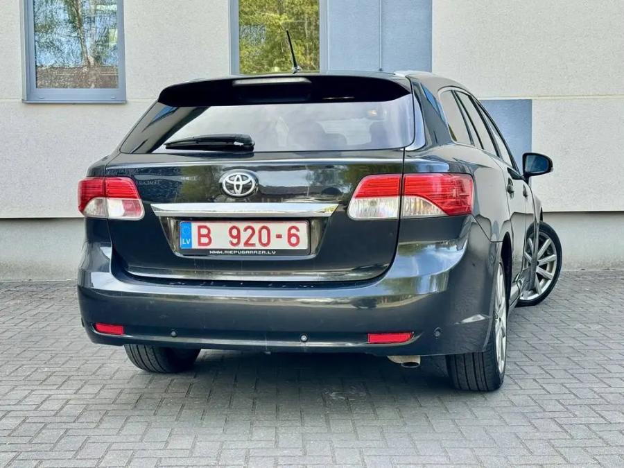 Черный Тойота Авенсис 2014 в Елгава, объемом двигателя 2.20 л и пробегом 290 тыс. км за 5500 €, фото 5 на AUTOMOTO.COM.LV