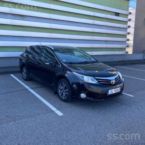 Черный Тойота Авенсис 2014 в Рига, объемом двигателя 2.00 л и пробегом 322 тыс. км за 4755 €, фото 3 на AUTOMOTO.COM.LV